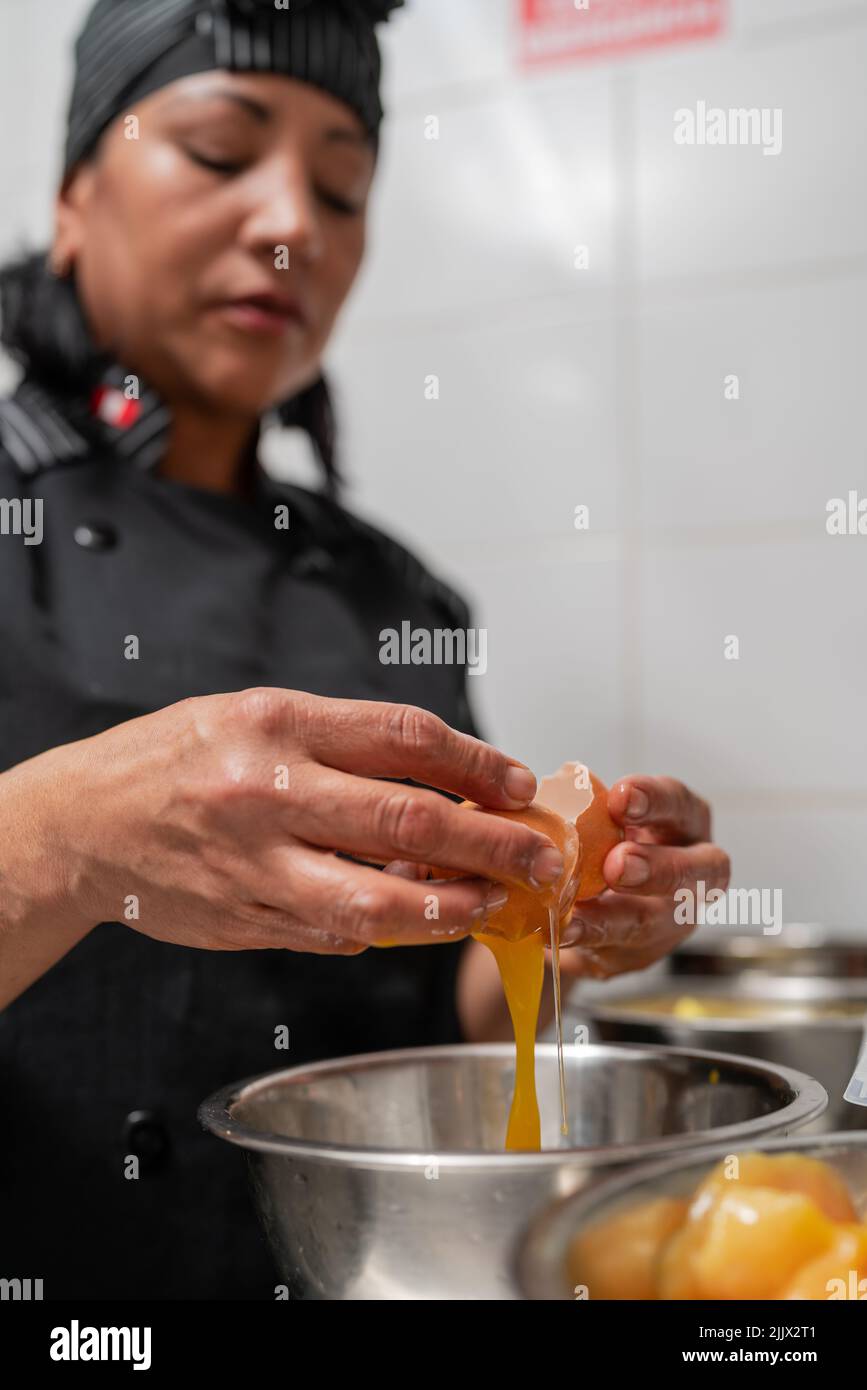 Black woman breaking egg in kitchen hi-res stock photography and images - Alamy