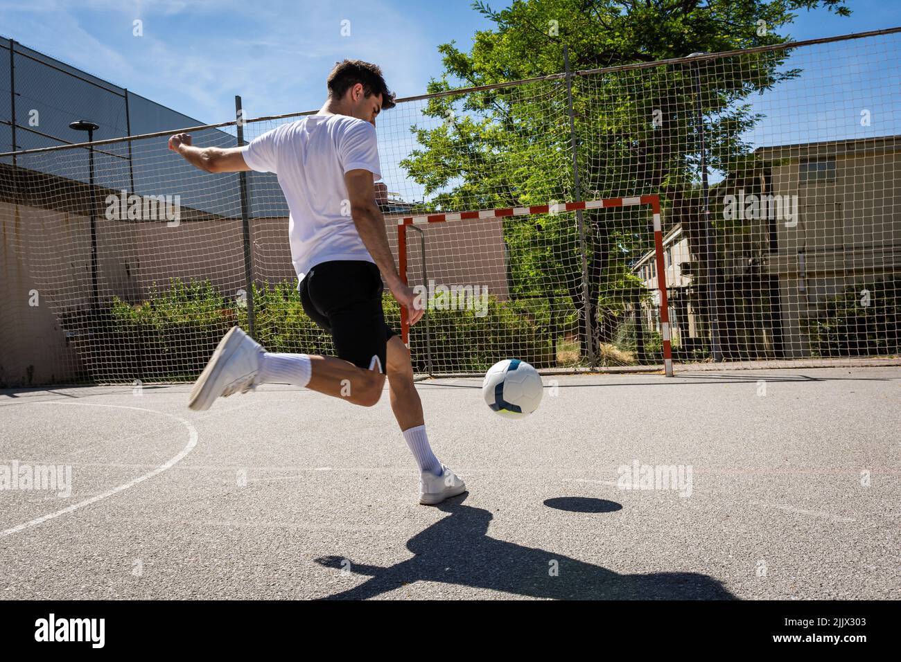 Athlete kicking ball hi-res stock photography and images - Alamy