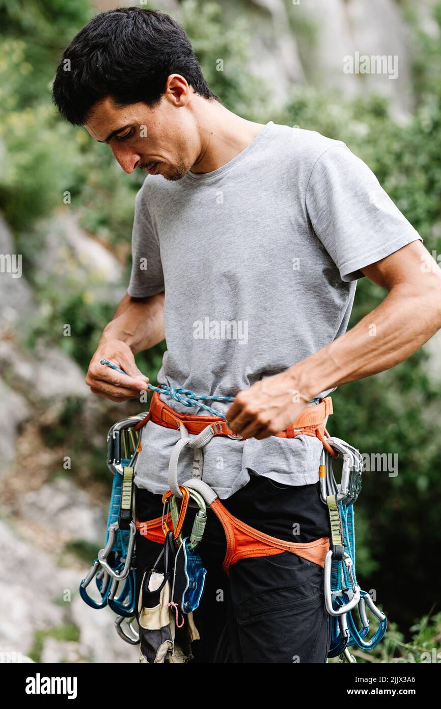 Tying rope hi-res stock photography and images - Alamy