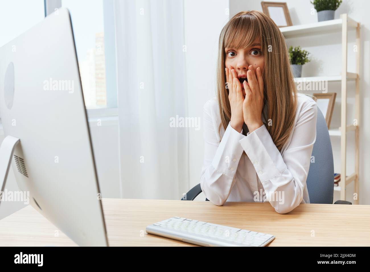 Person at computer excel hi-res stock photography and images - Alamy