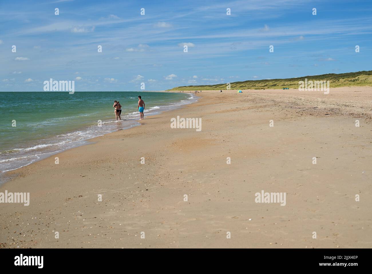 2022-07-27 16:36:22 OUDDORP - Beachgoers on the beach. The beach of ...