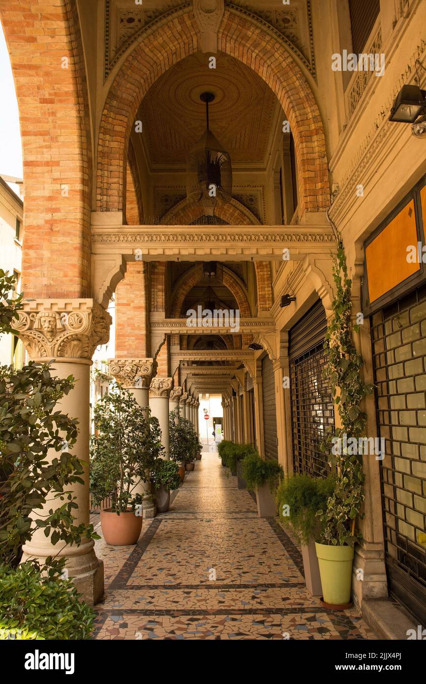 Medieval portico hi-res stock photography and images - Alamy