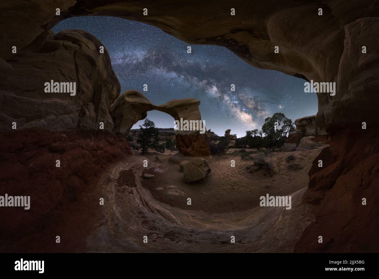 Beautiful view of Navajo Arch at Arches National Park under milky way ...