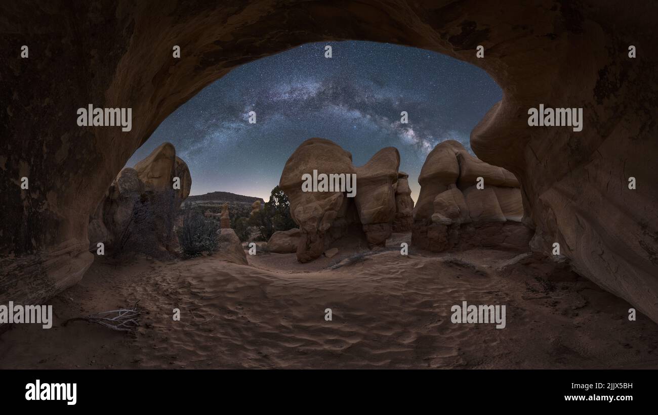 Beautiful view of Navajo Arch at Arches National Park under milky way ...