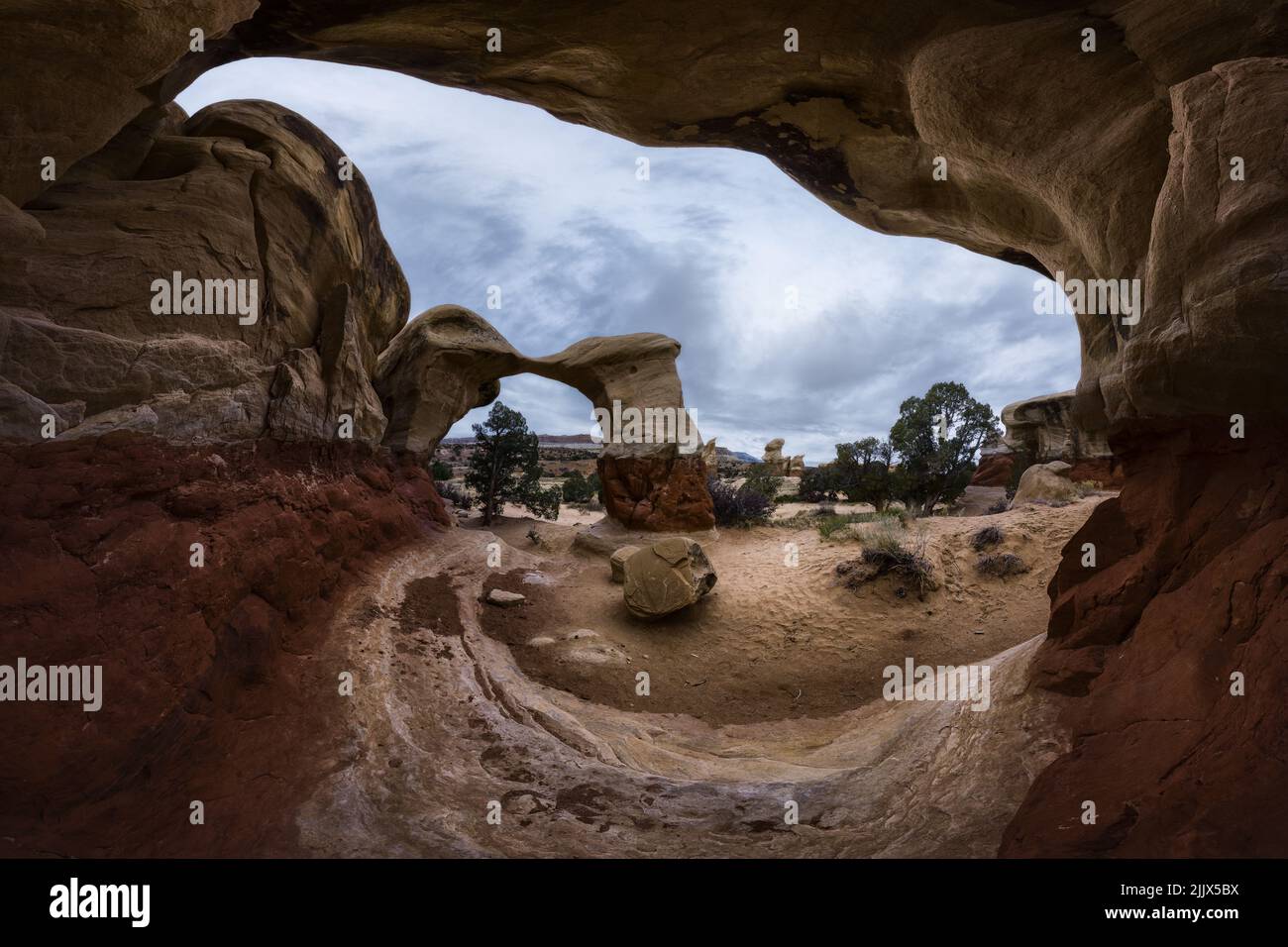 Navajo arch hi-res stock photography and images - Alamy