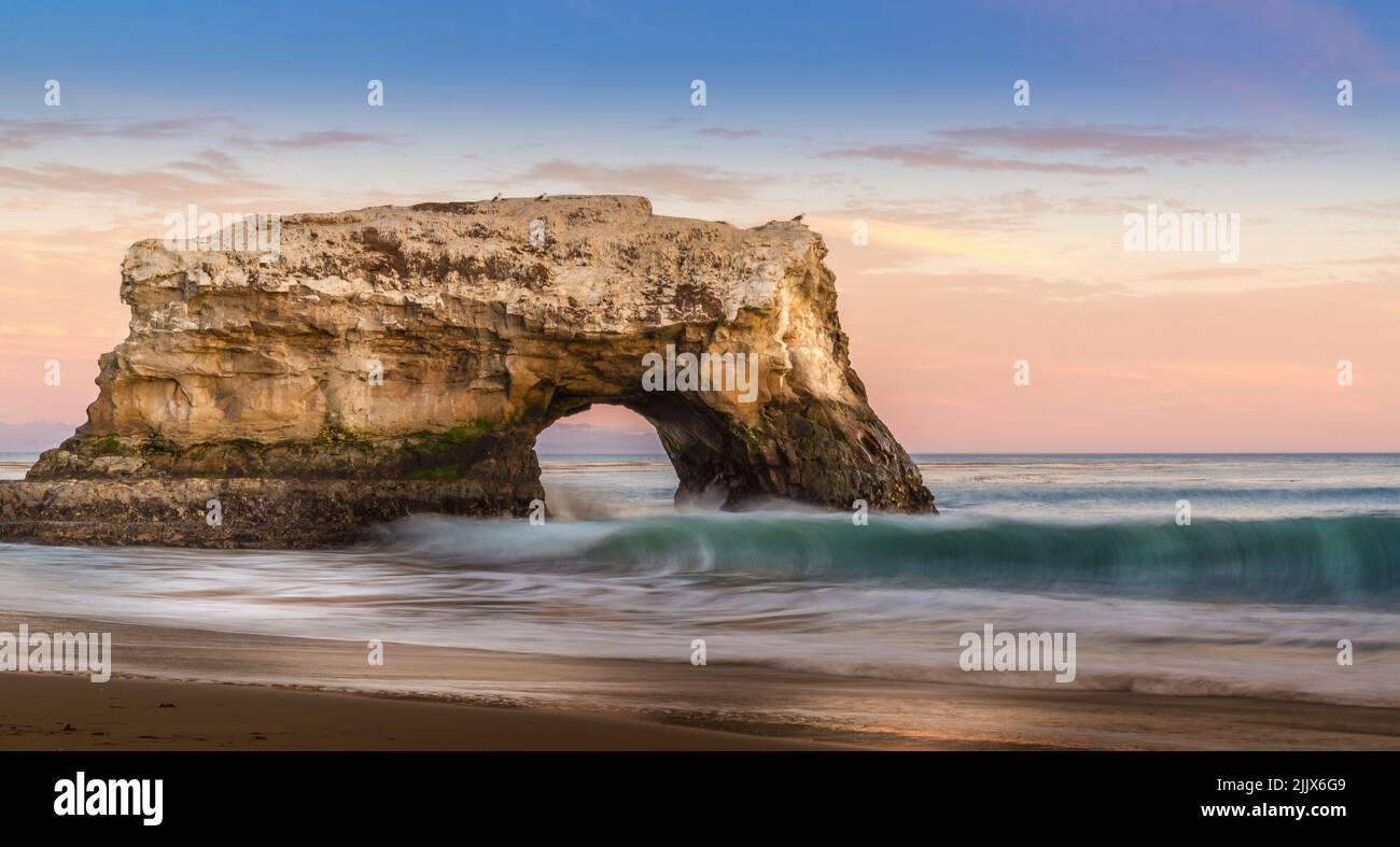 A mesmerizing view of the Santa Cruz, Natural Bridges State Beach, USA ...