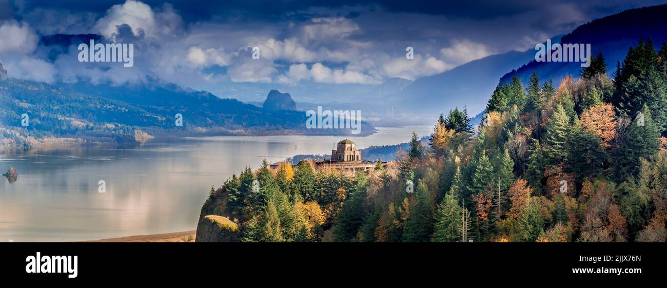 Crown point columbia river gorge hi-res stock photography and images ...