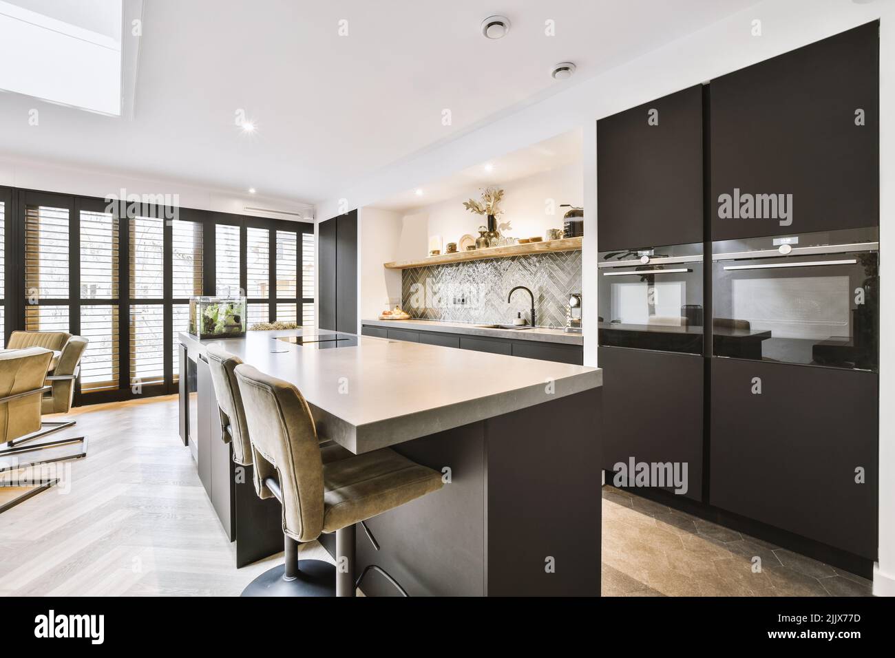 Cooker hood installation hi-res stock photography and images - Alamy