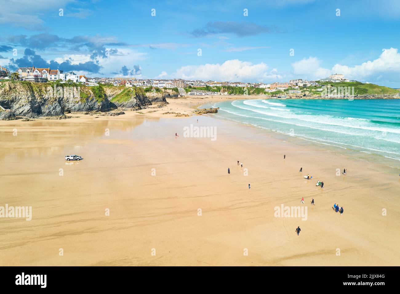 Tide out at the Great Western beach at Newquay, Cornwall, England Stock ...