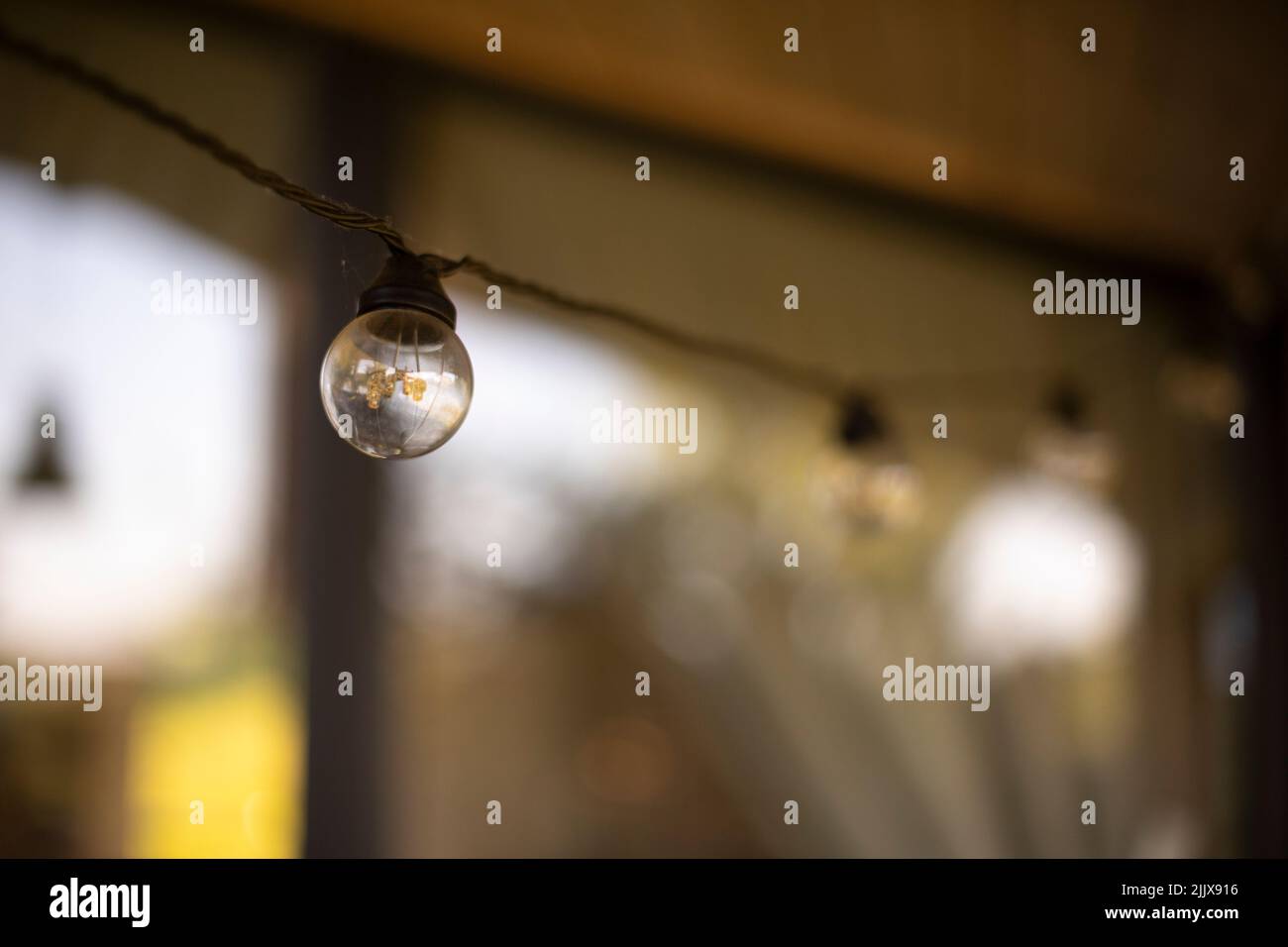 Broken light bulbs hi-res stock photography and images - Alamy