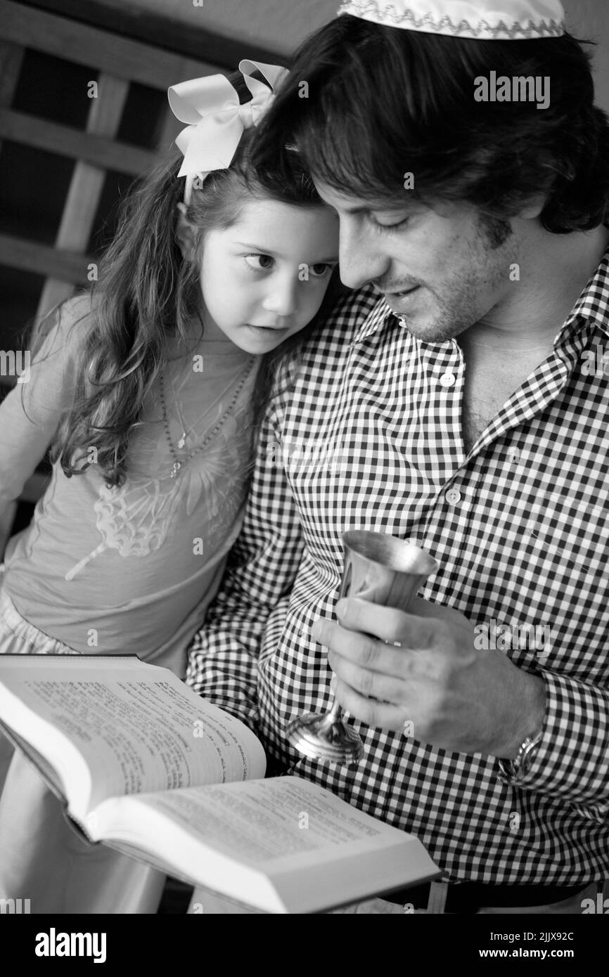 Jewish father and daughter saying Sabbath prayer Stock Photo - Alamy