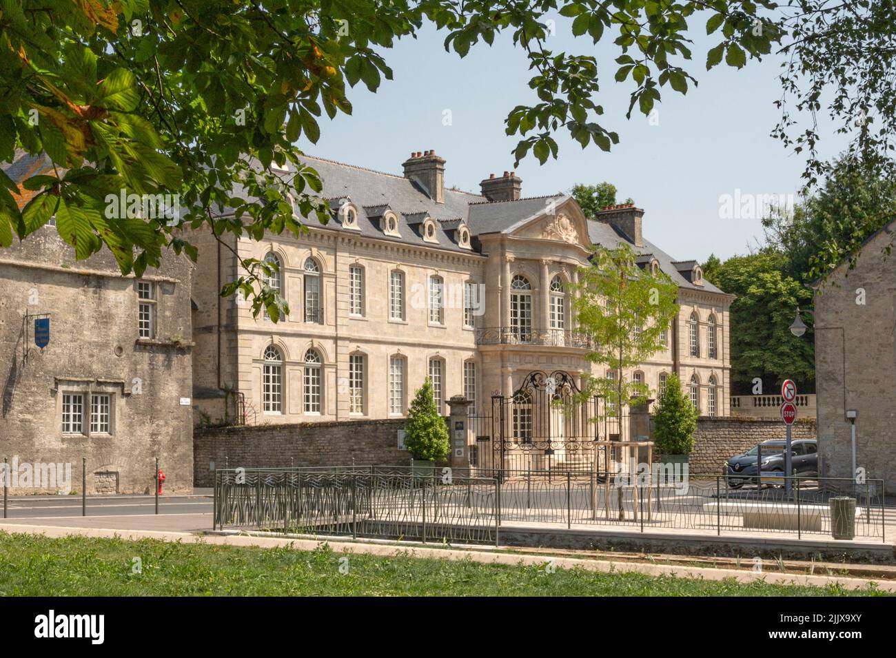 The mansion "Hôtel de Beaumont" in Valognes Stock Photo - Alamy