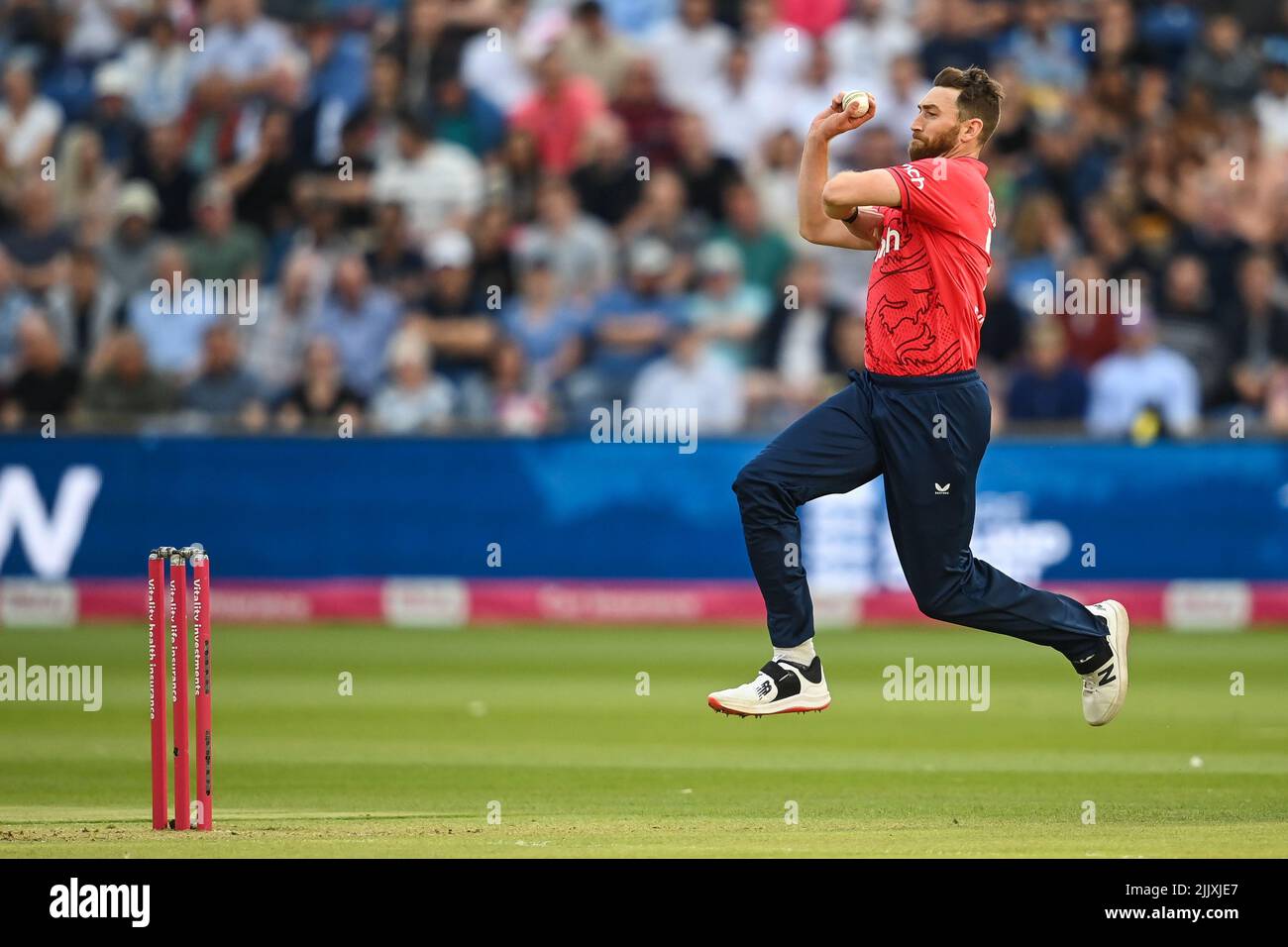 Richard Gleeson of England delivers the ball Stock Photo - Alamy