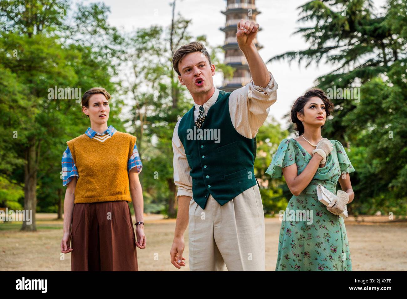 London, UK. 28th July, 2022. Matthew Burns, Orsino with Megan Louise ...