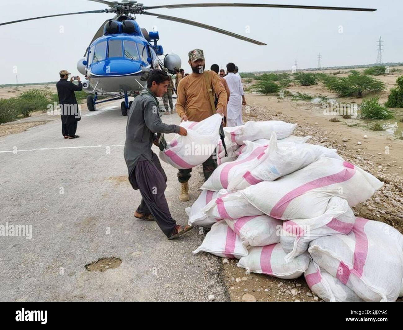 (220728) -- LASBELA (PAKISTAN), July 28, 2022 (Xinhua) -- Photo ...