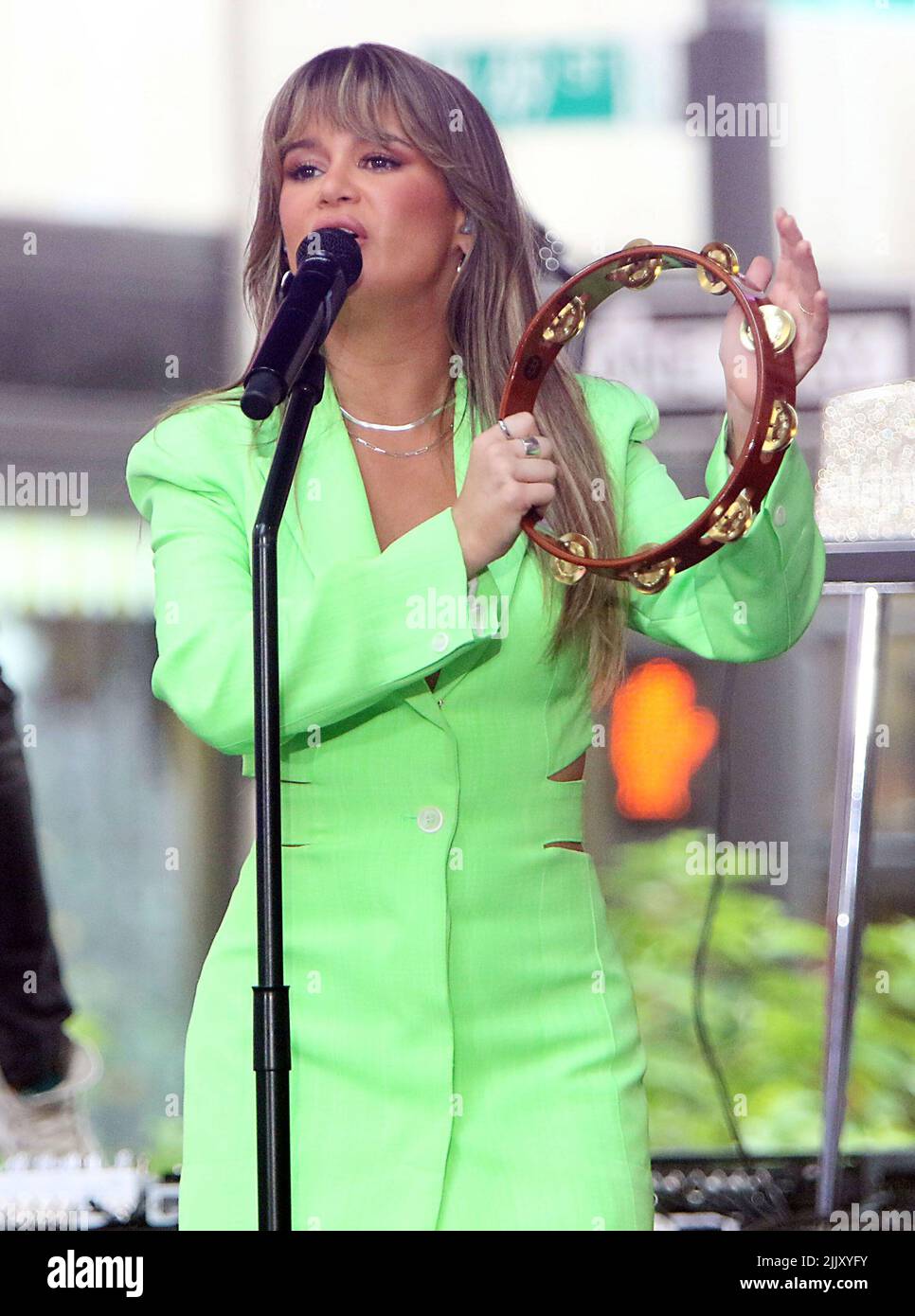 Maren Morris performs at Citi Concert Series on Today Show -PICTURED ...