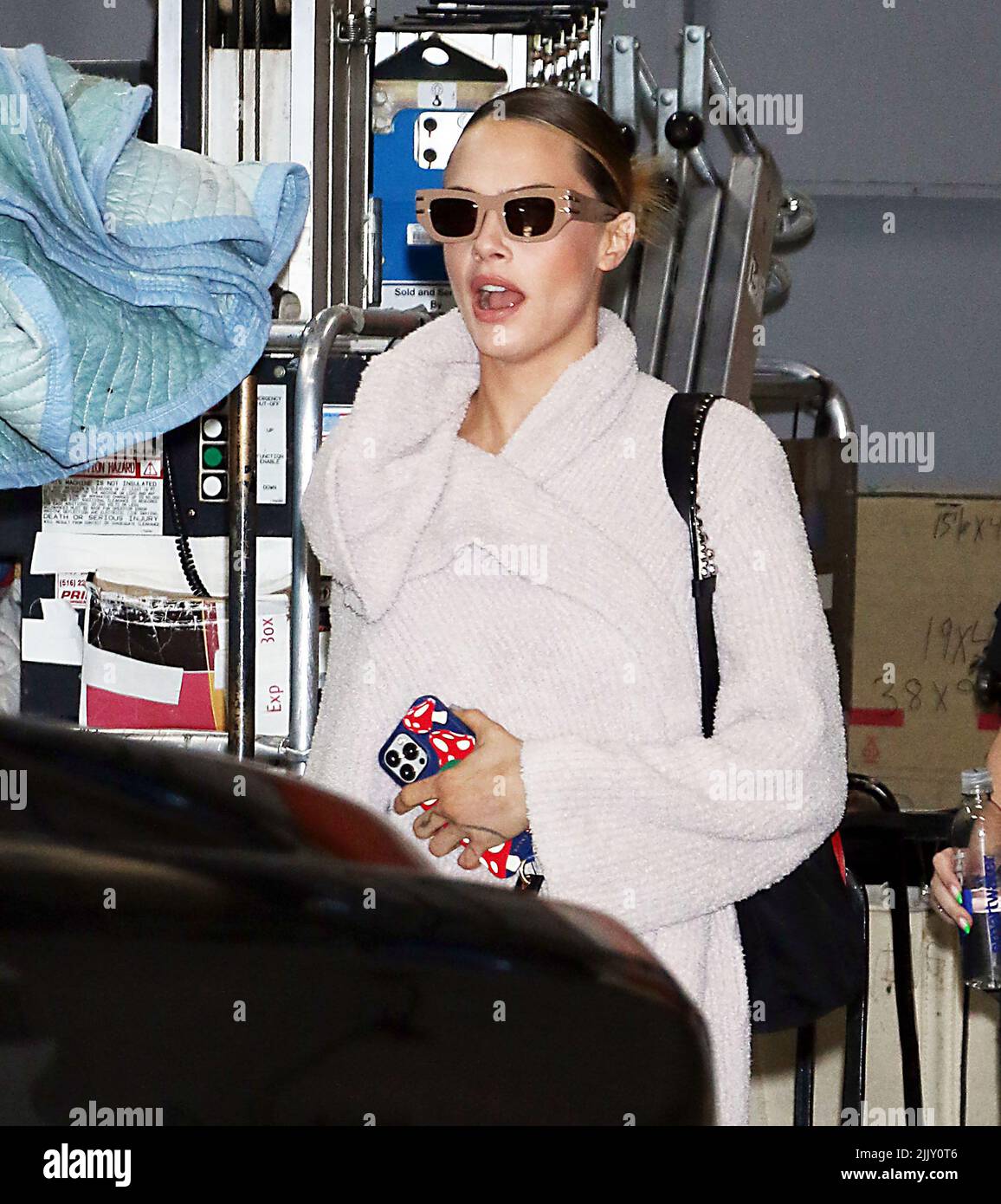 Cara Delevingne on Live With Kelly And Ryan -PICTURED: Cara Delevingne ...