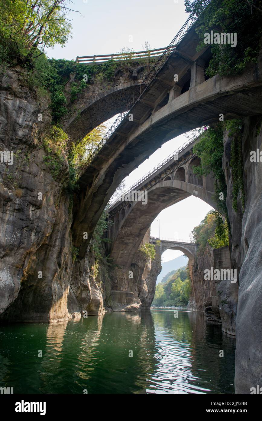 River highway bridge aerial flow hi-res stock photography and images ...