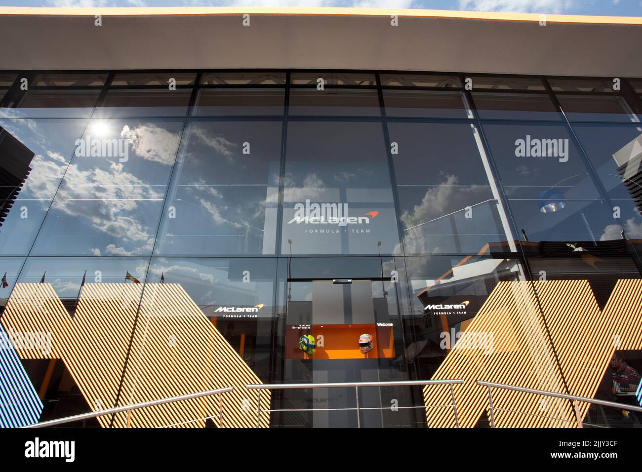 Paddock building for mclaren hi-res stock photography and images - Alamy