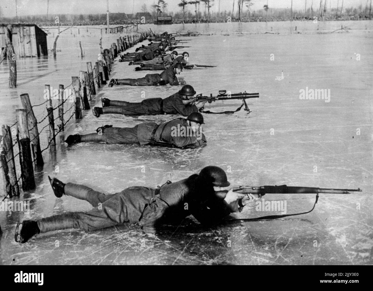 1940 group 17 people hi-res stock photography and images - Alamy