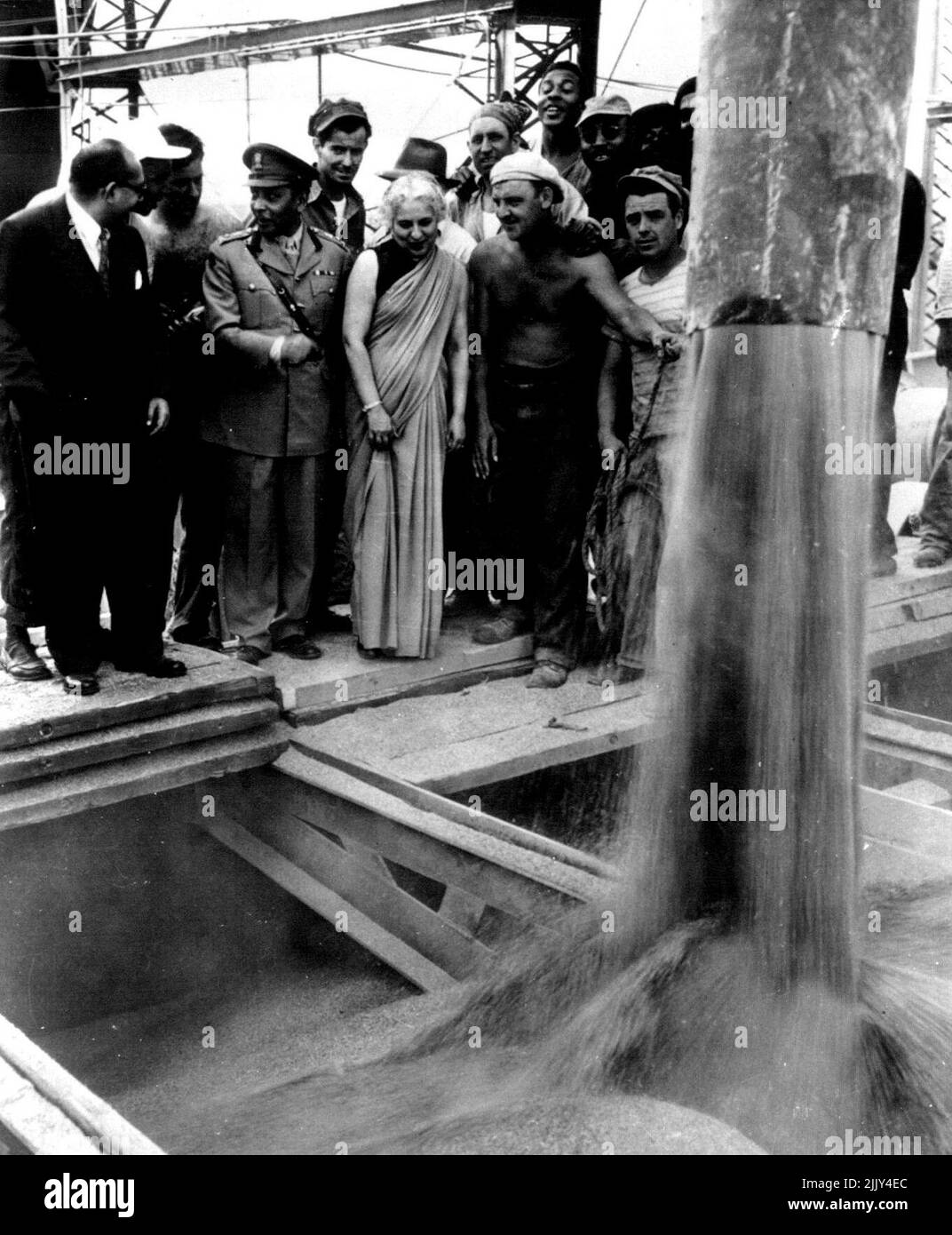 Wheat For India -- Madame Pandit, (center), India's Ambassador to the U ...