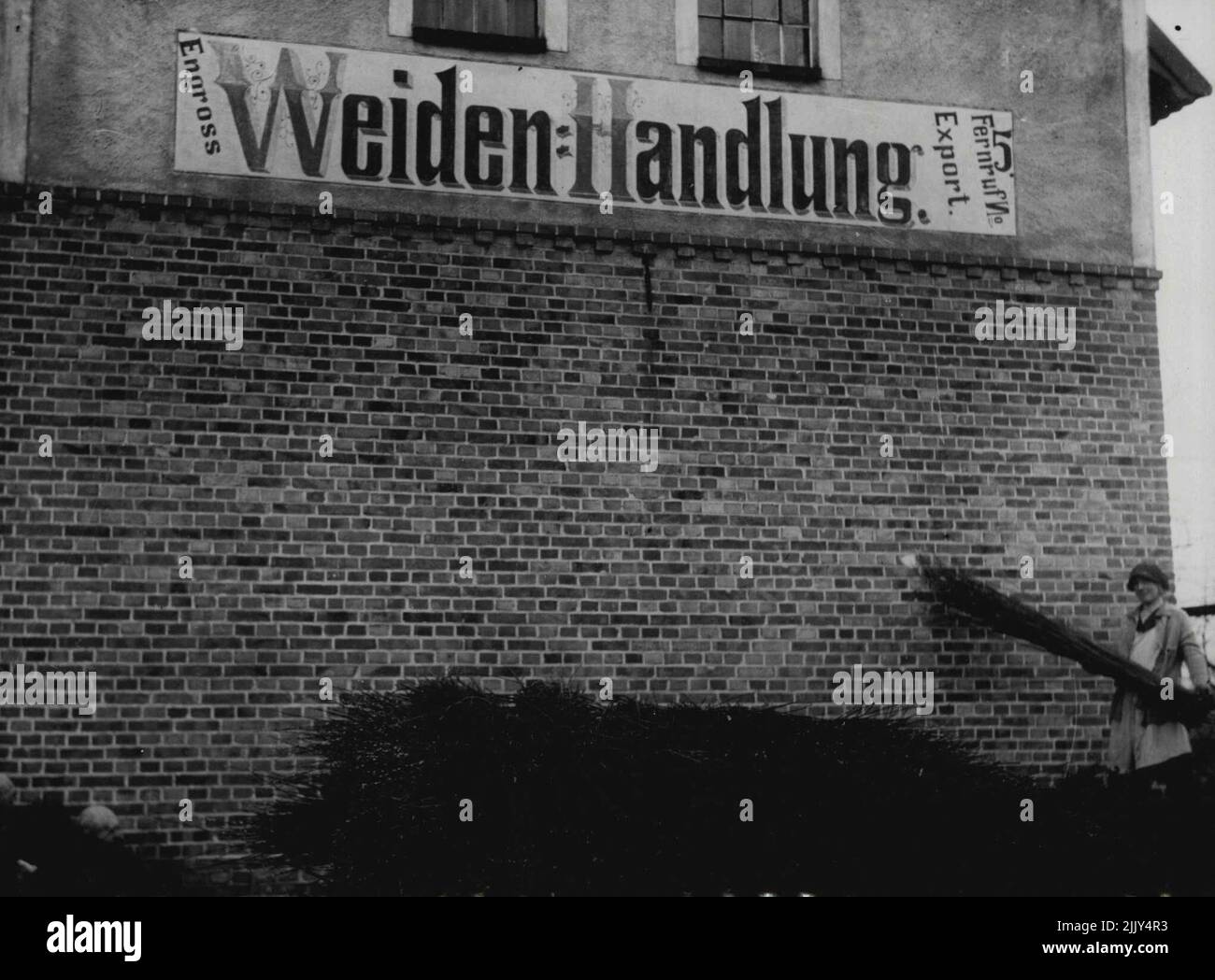 Sore Frontier Germany-Poland! -- At many places the irrational frontier ...