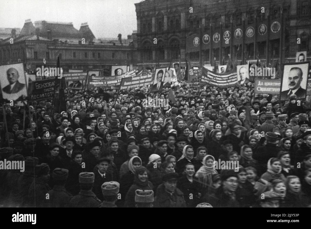 Demonstration In Moscow Nov.7, 1945. -- The mass demonstration on Red ...