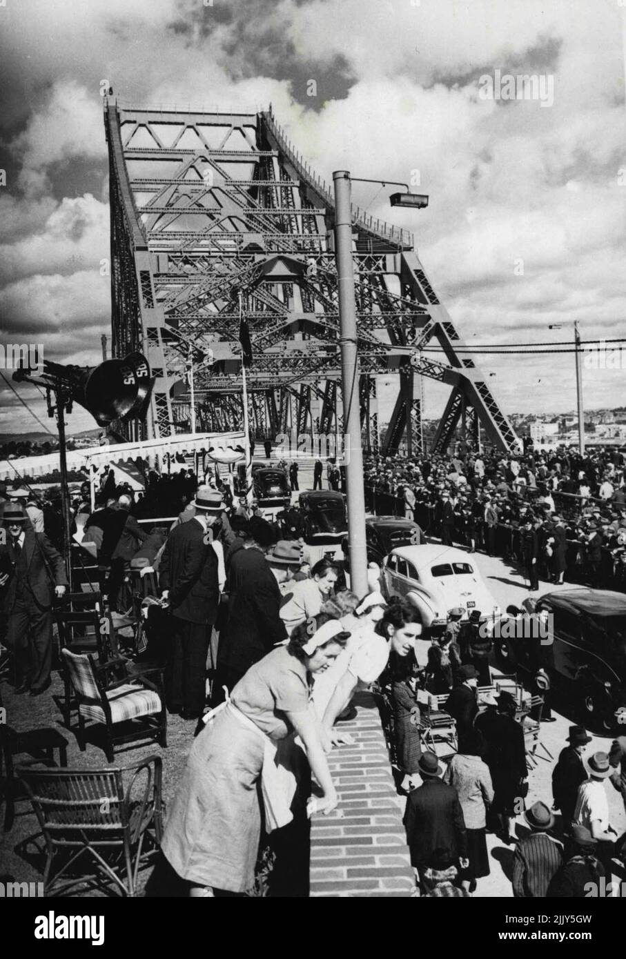 Section of the crowd of the northern approach of the Story Bridge who witnessed the official ...