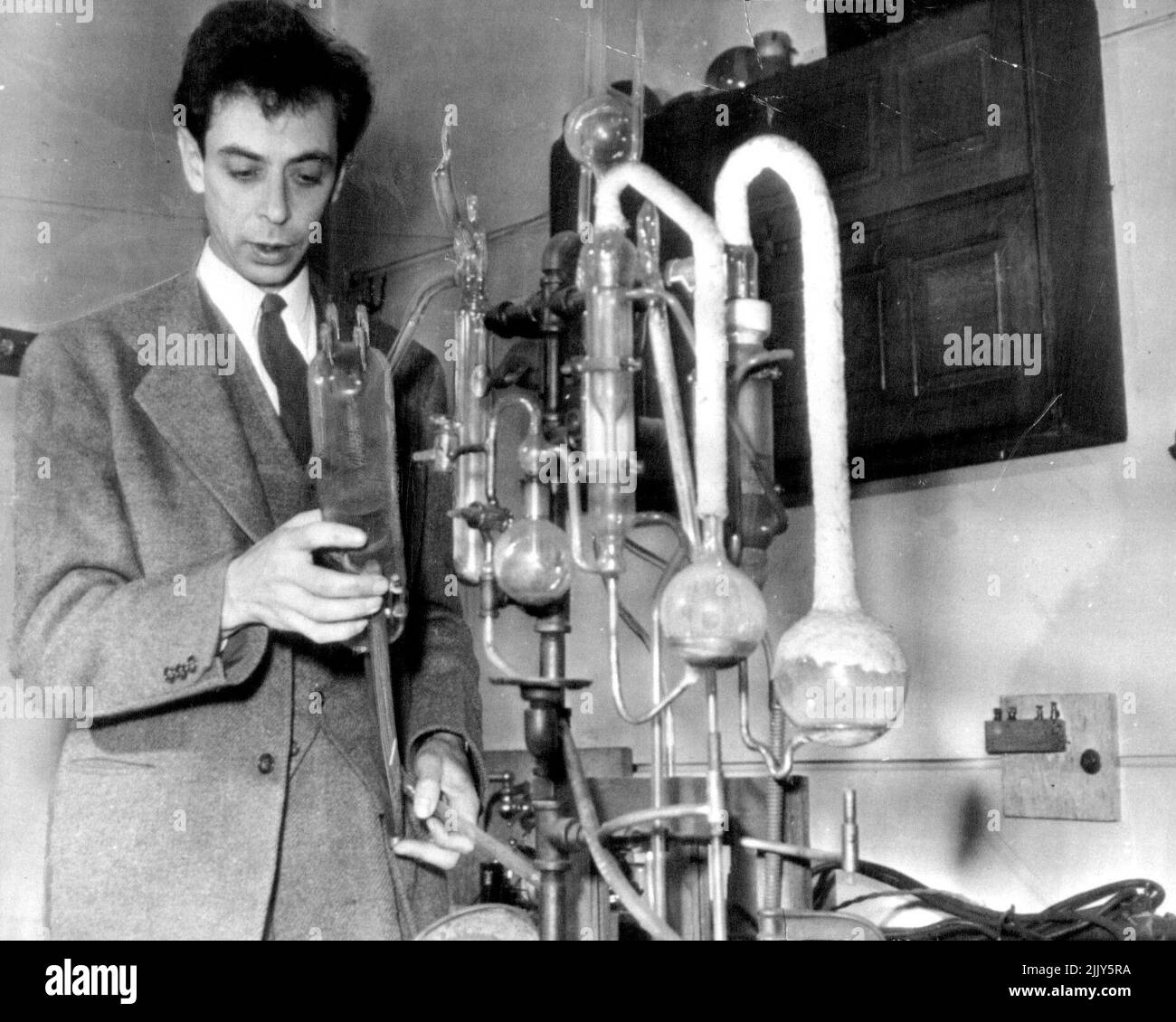 J robert oppenheimer 1947 hi-res stock photography and images - Alamy