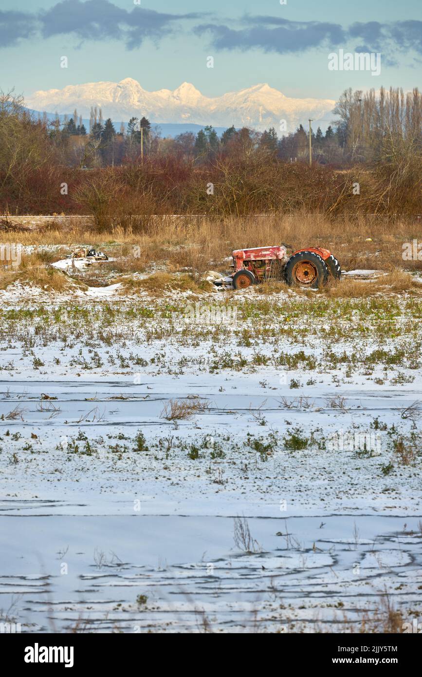 Frozen Farm Field in Winter. A Pacific Northwest snow covered farm ...
