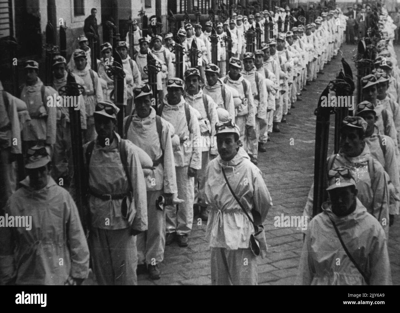 Spanish republican troops hi-res stock photography and images - Alamy