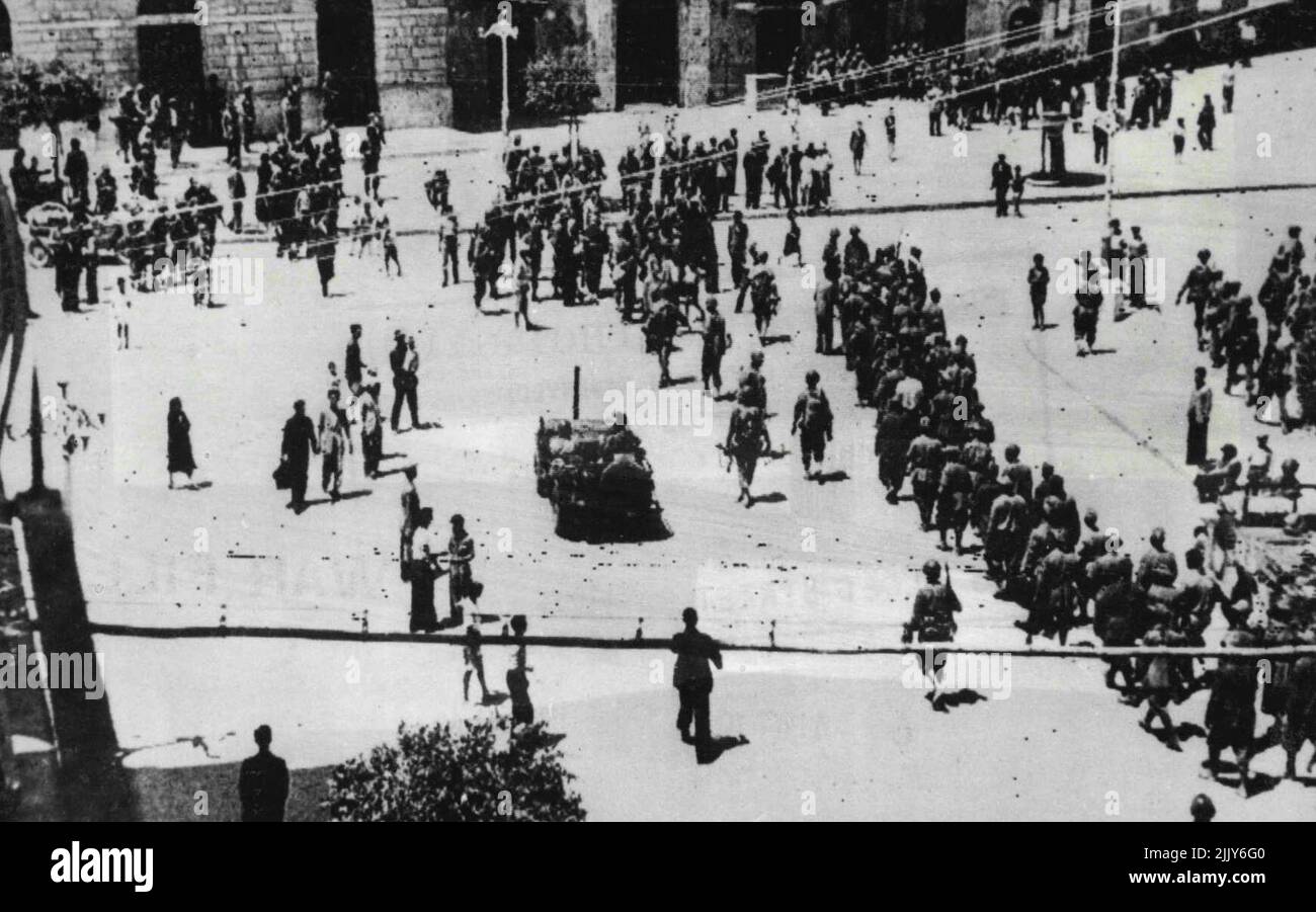 Americans round - Prisoners. Prisoners guarded by U.S. troops, being ...