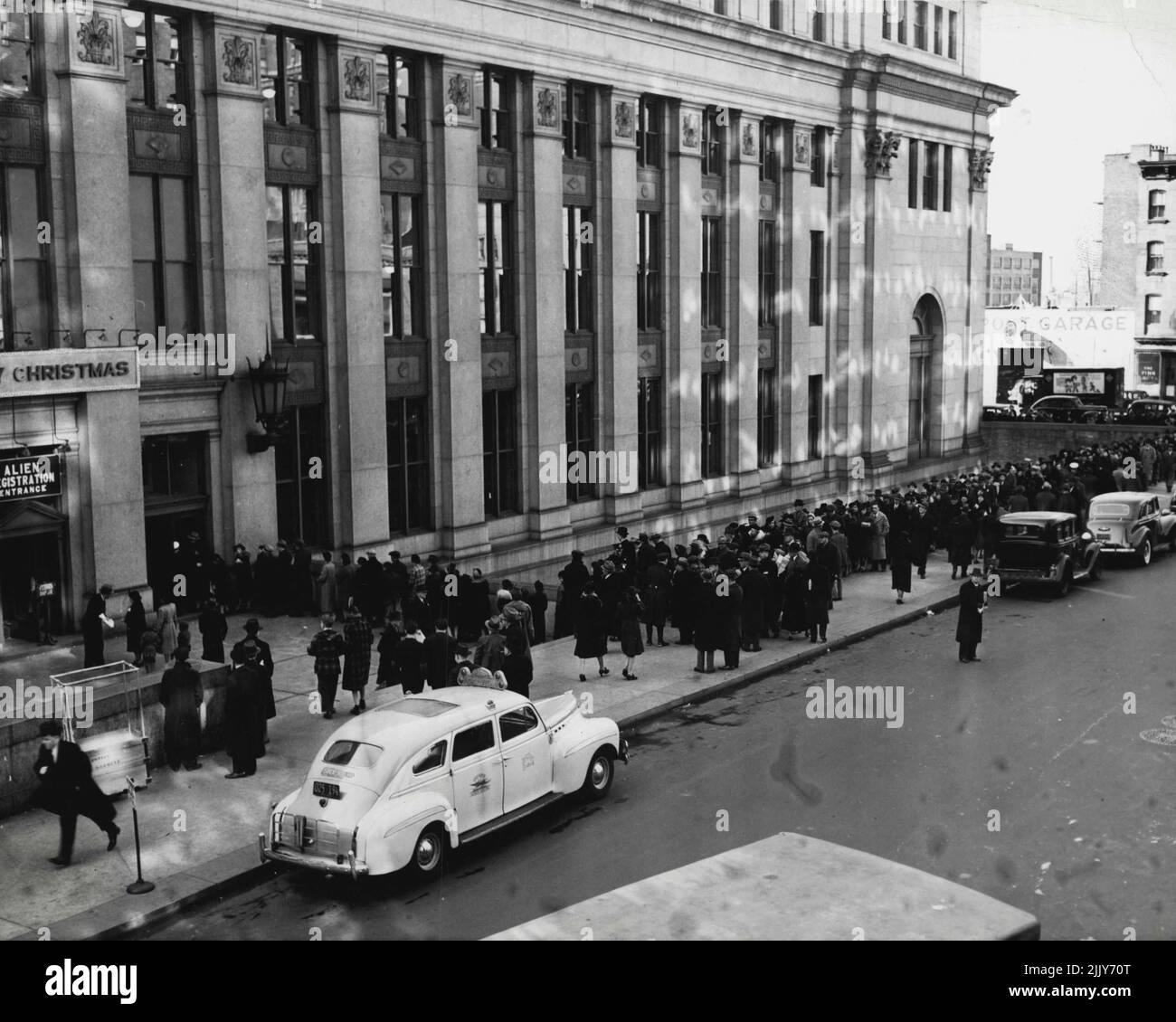 New York Aliens Rush To Register -- Aliens lined up outside the New ...
