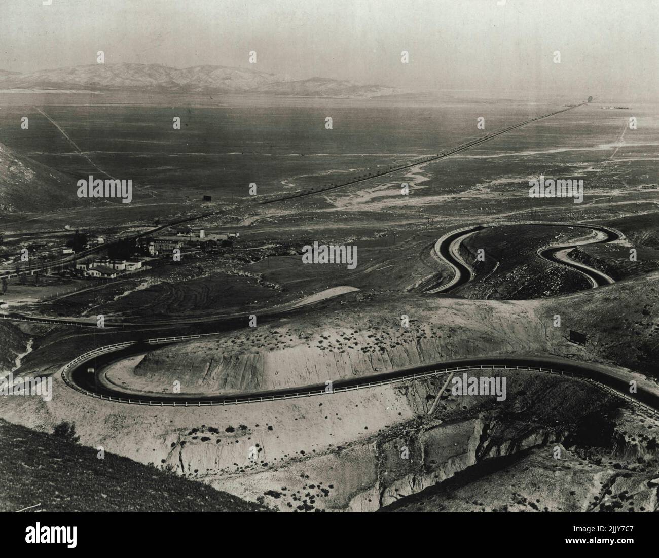 The "Grapevine" Road. April 7, 1931. (Photo by Underwood & Underwood ...