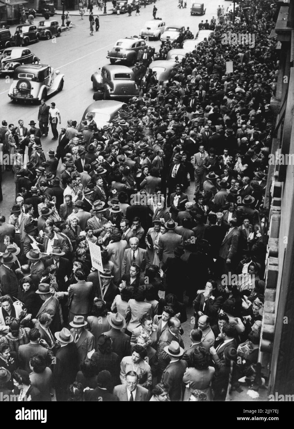 1945 new york elevator strikes hi-res stock photography and images - Alamy