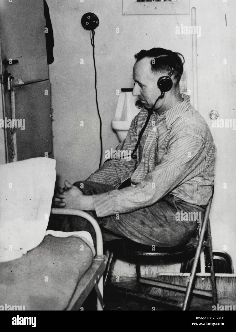 Black prisoner cell hi-res stock photography and images - Alamy