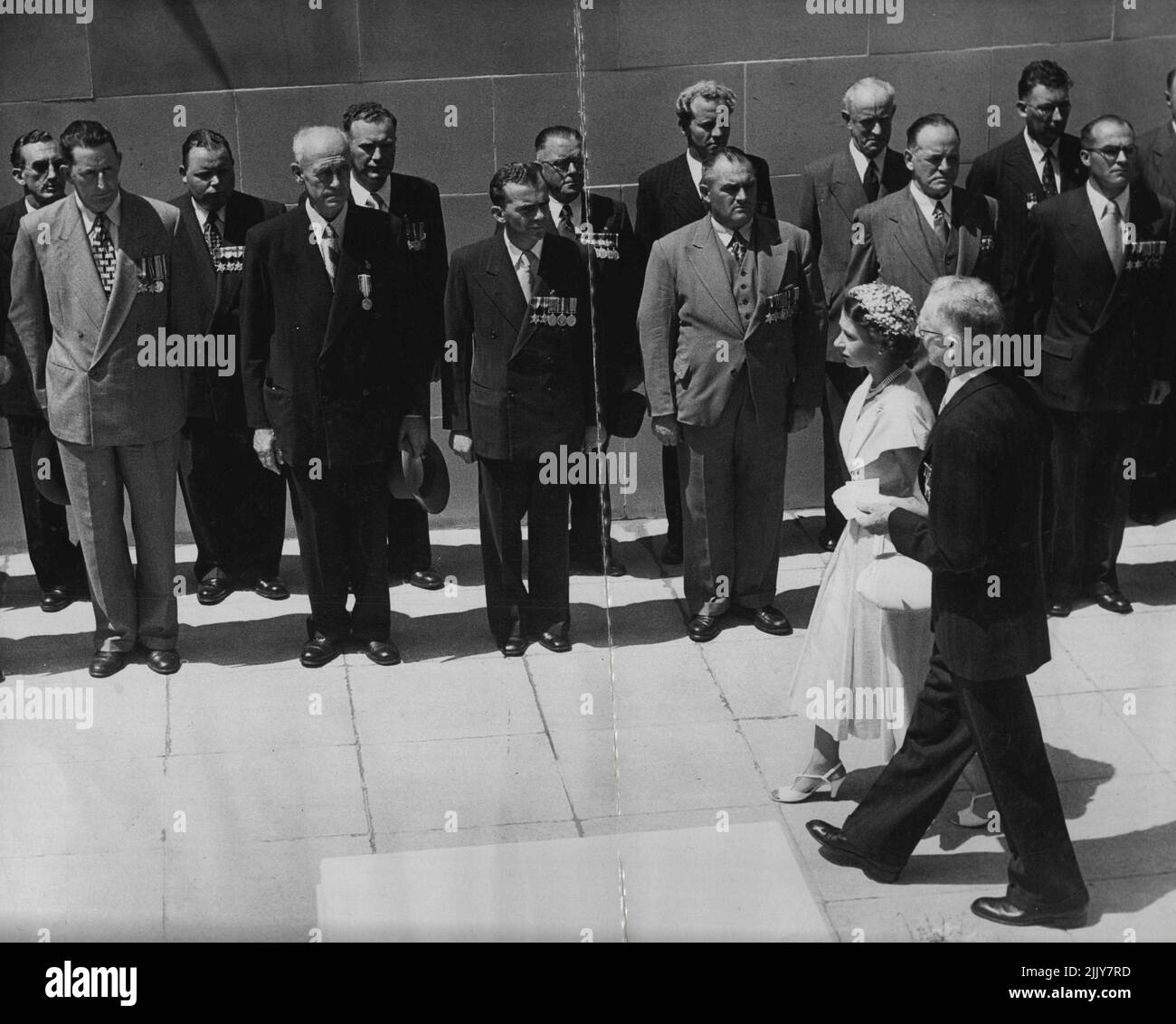 Queen Elizabeth & Duke Of Edinburgh - Tour Of Australia 1954 ...