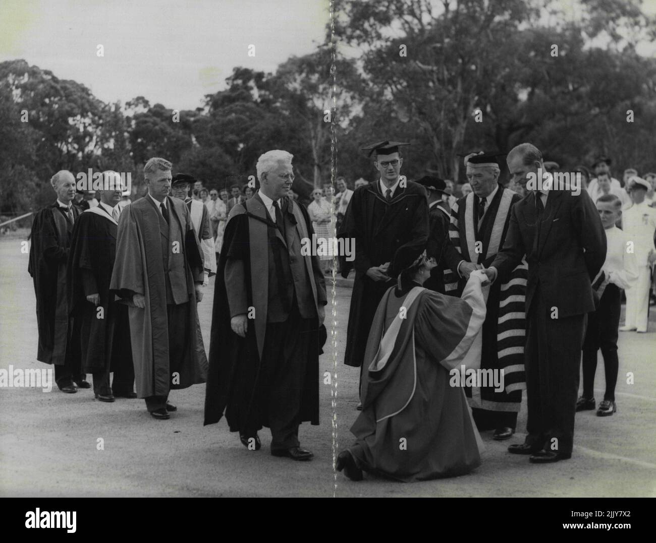 Queen Elizabeth & Duke Of Edinburgh - Tour Of Australia 1954 ...