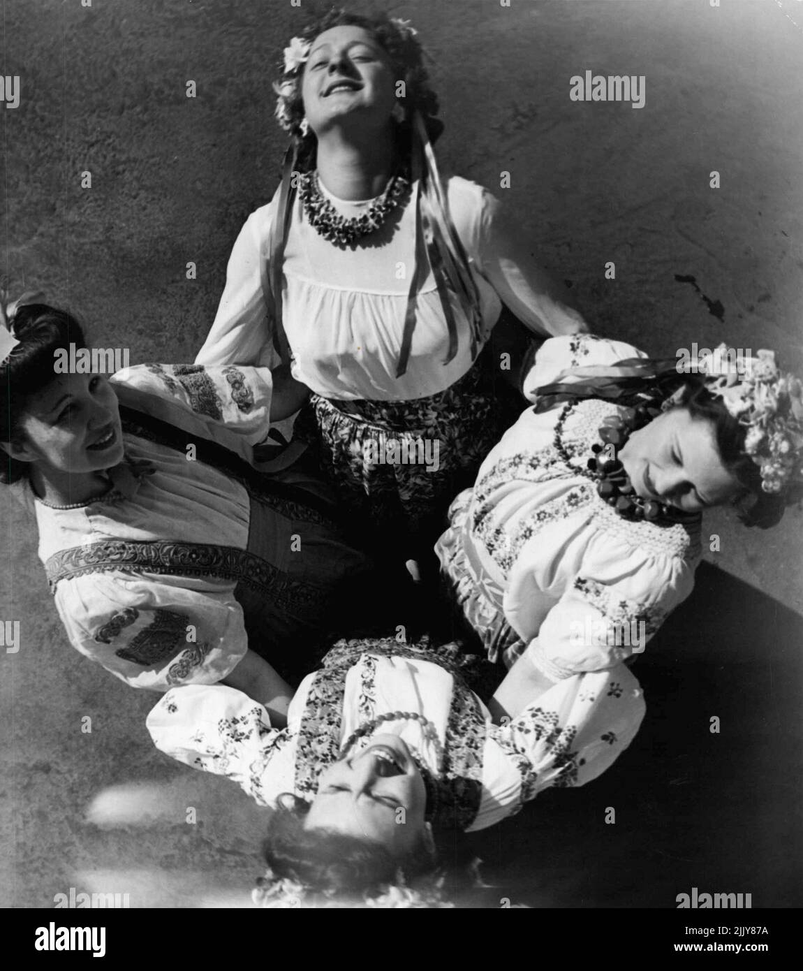 Russian girls Helen Zephyroff, Arda Gorsky, Nina Svidersky and Nora ...