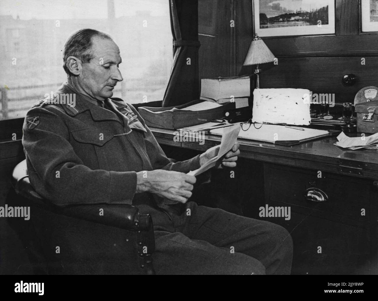 Marshal sir bernard montgomery hi-res stock photography and images - Alamy