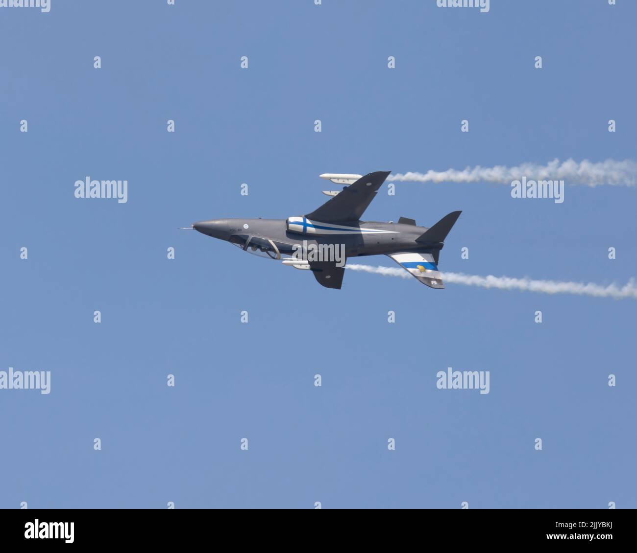 Finnish Air Force BAe Hawk Mk.51 jet trainer HW-354 flying at RIAT 2022 ...