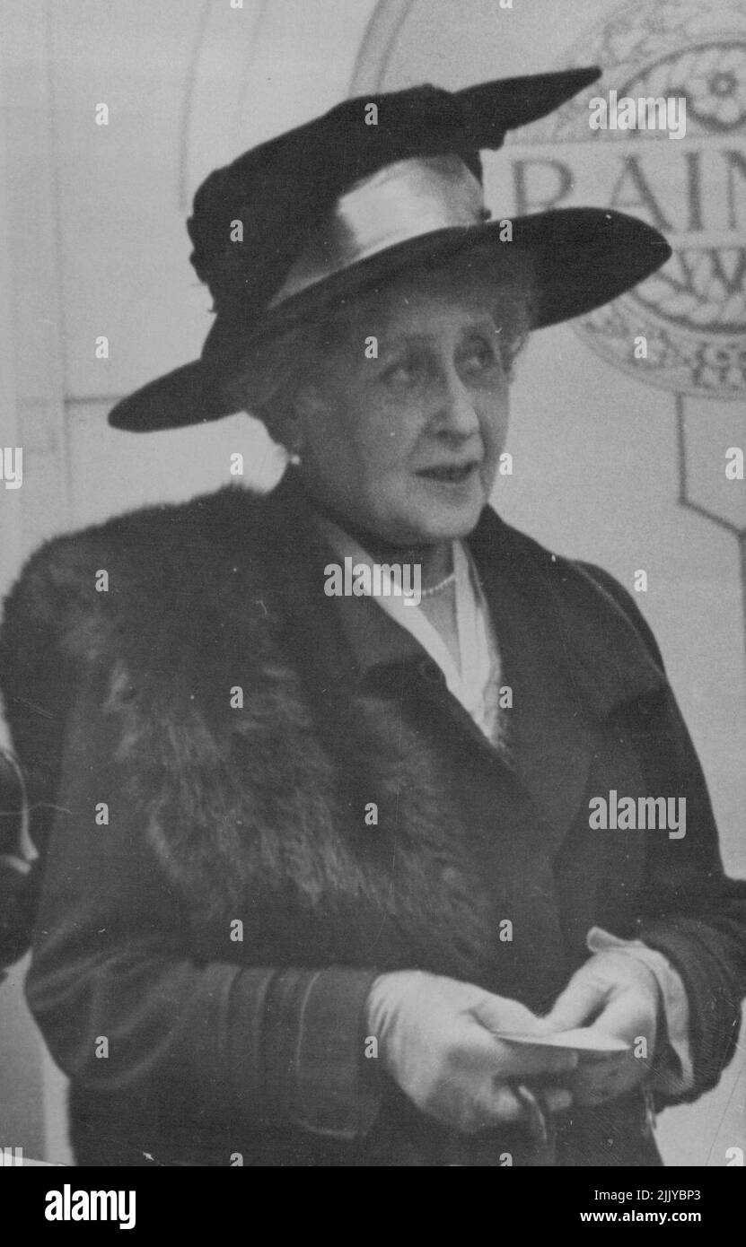 Louise caroline alberta hi-res stock photography and images - Alamy