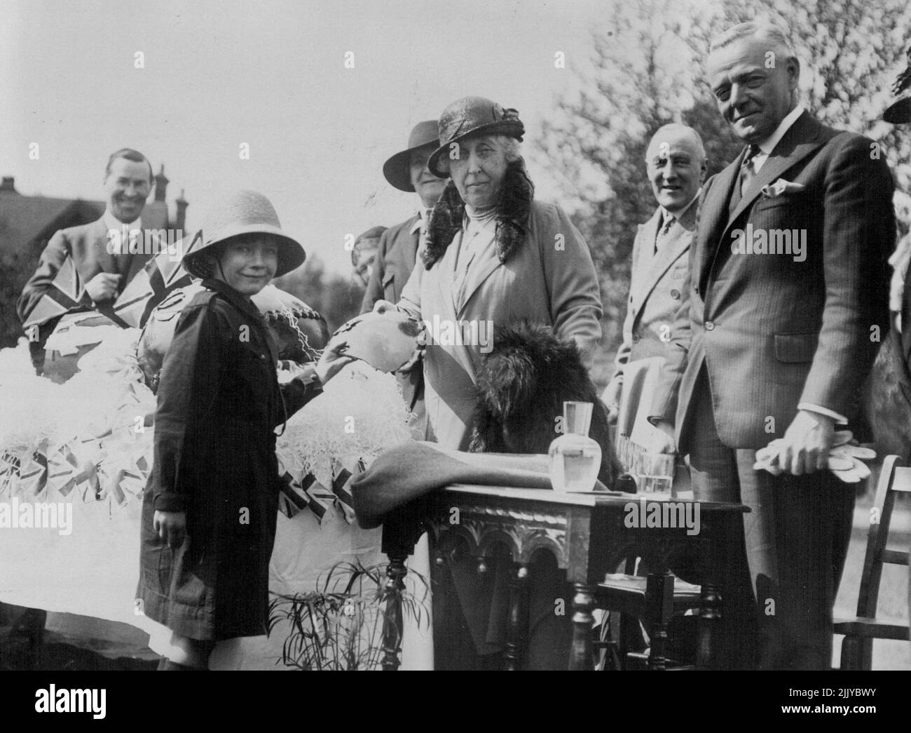 Dr. Barnado's Girls Ophanage Empire Day Celebrations -- Princess Helen ...