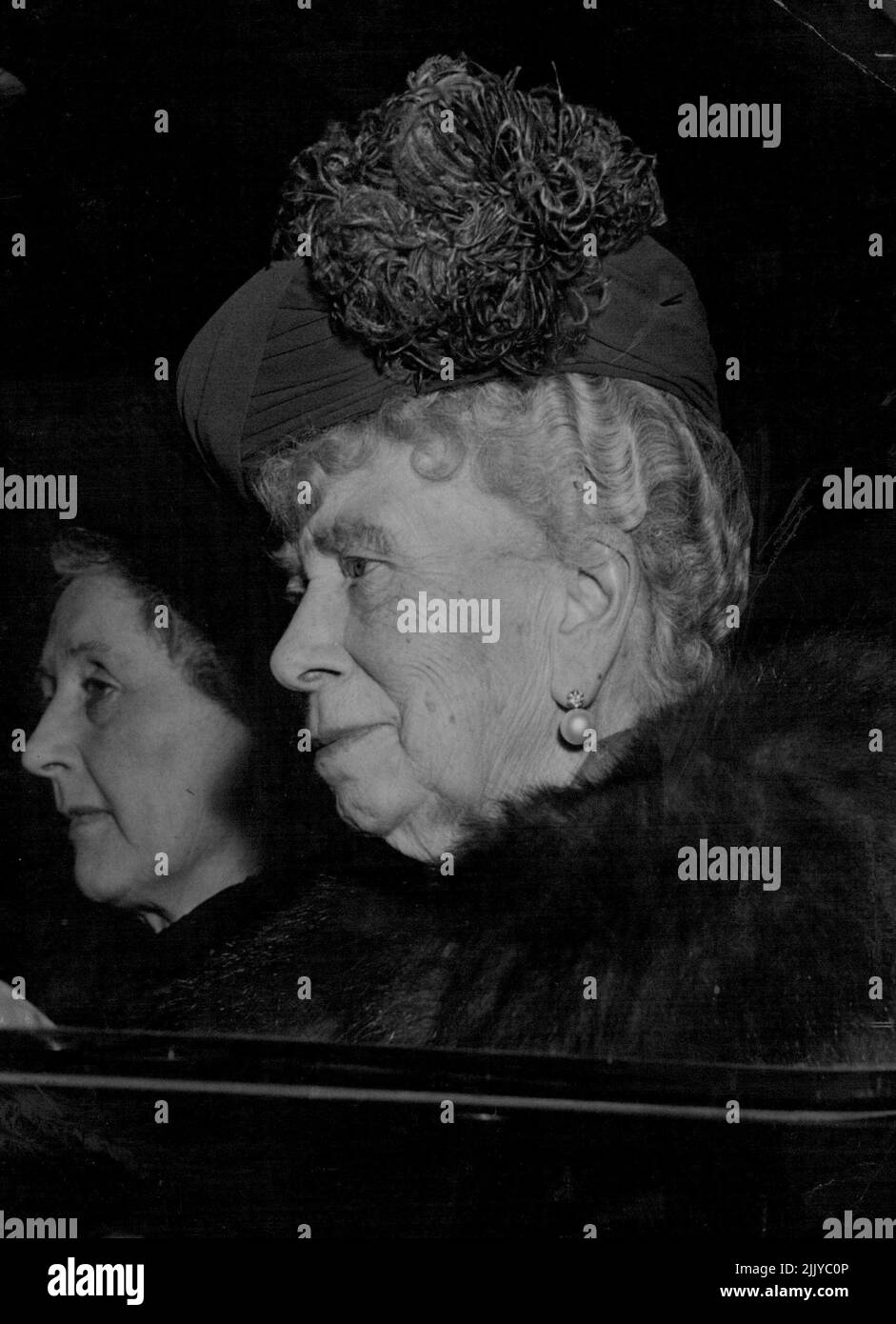 Queen Mary Back From Sandringham -- Queen Mary Arrives by car at ...