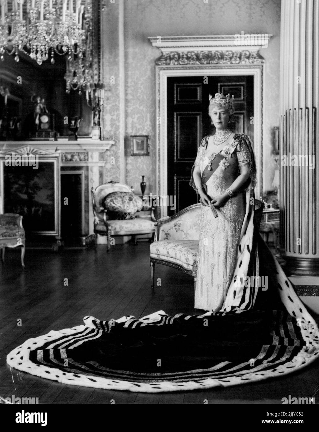 lled "The Personal Order of the Sovereign. The top one is a Miniature ...