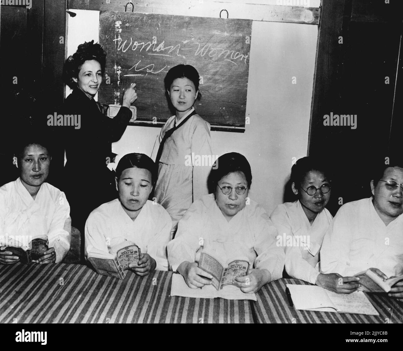 Korean american 1954 hi-res stock photography and images - Alamy