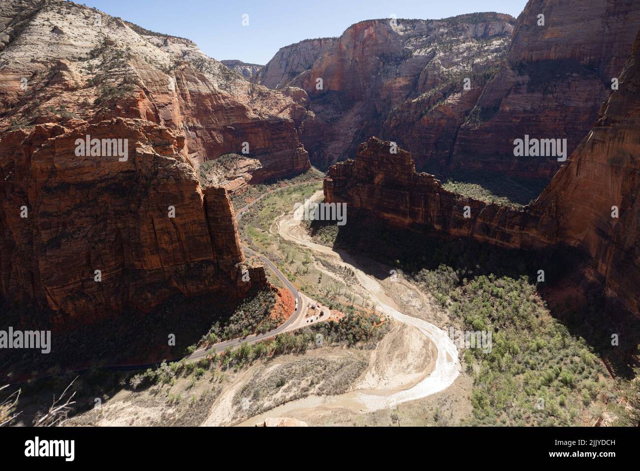 The Angels Landing Trail, beautiful views over the Virgin River canyon ...