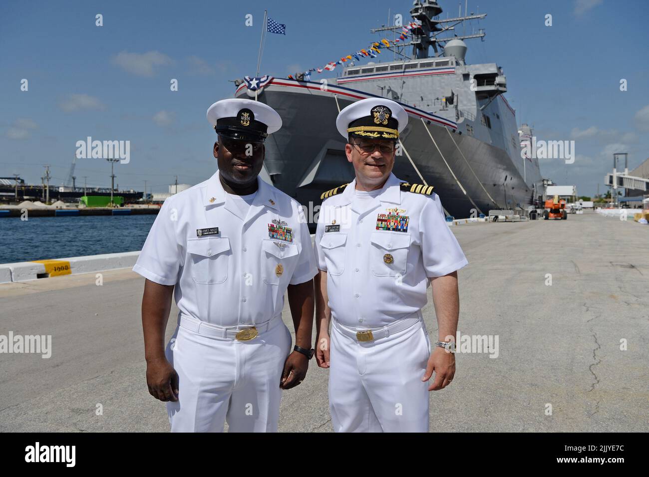 Command master chief hi-res stock photography and images - Alamy