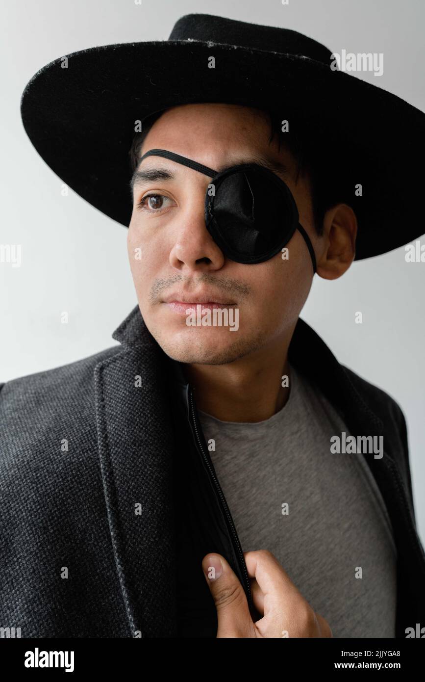 Man with the black eye patch hi-res stock photography and images - Alamy