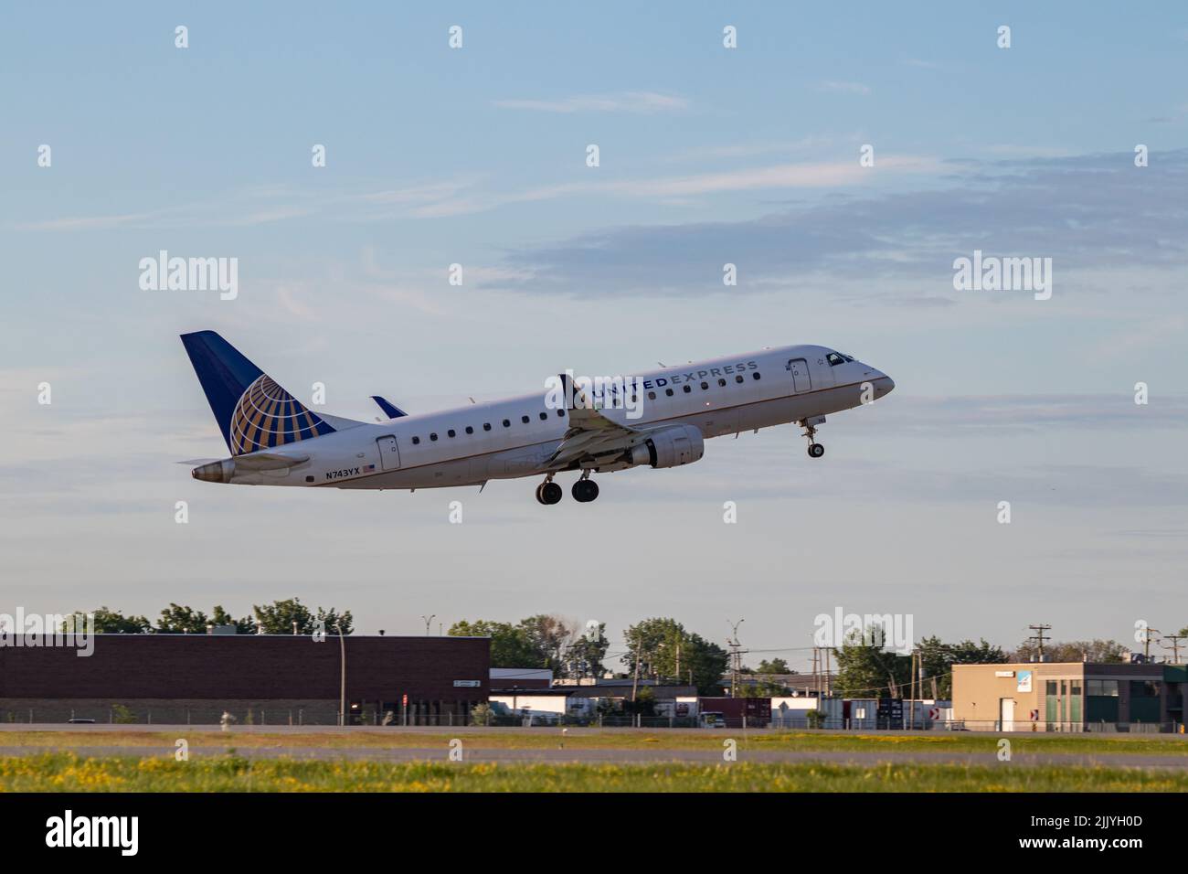 Montreal, Quebec, Canada 07-04-2022: United Express Embraer E175 taking ...